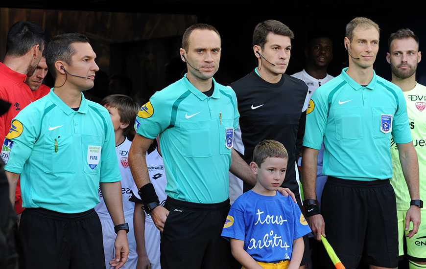 Thomas Léonard derrière le sifflet | infos match - billet SMC ...